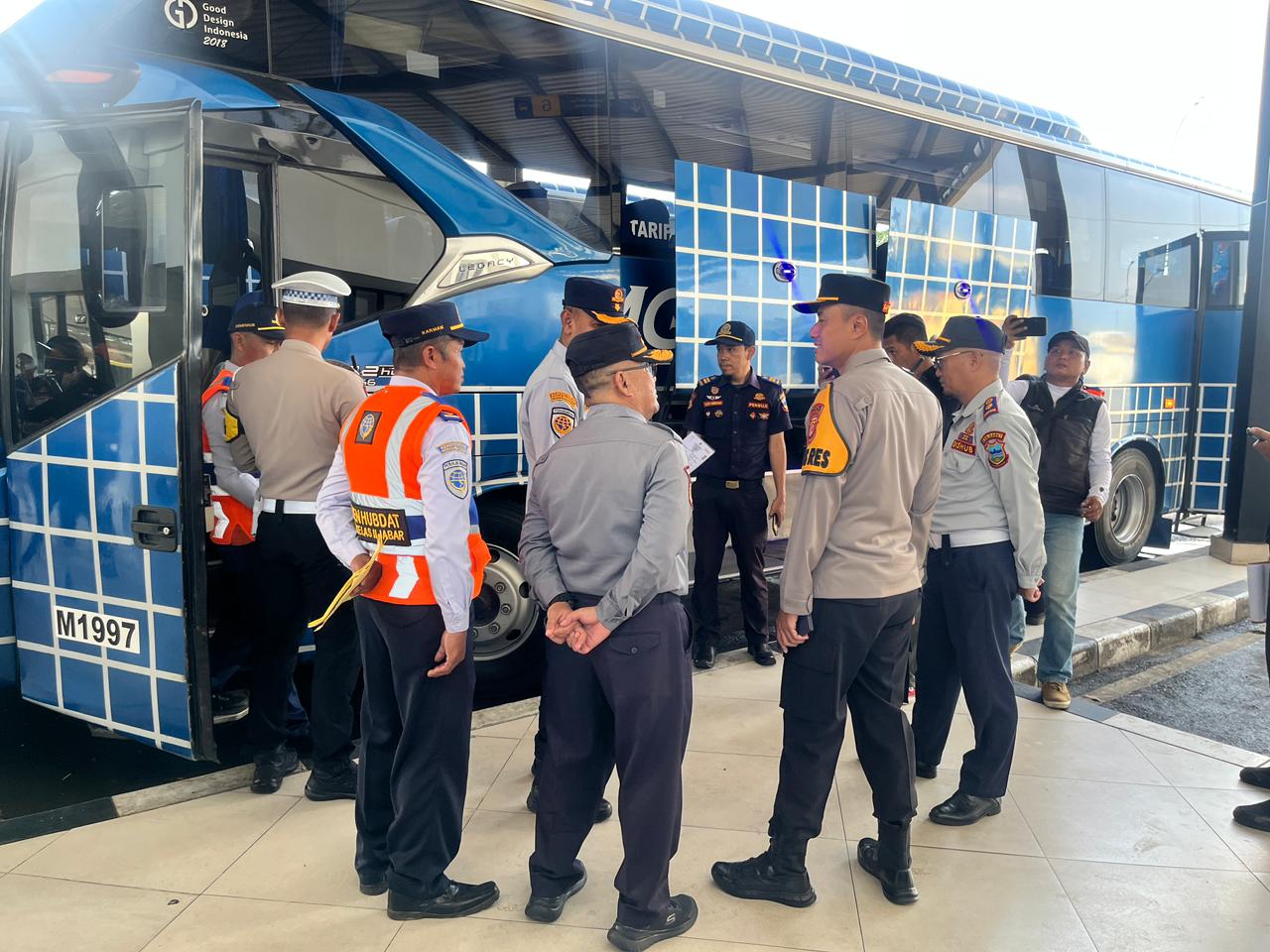Kapolres Garut Pimpin Ramp Check Kendaraan Angkutan Umum di Terminal ...